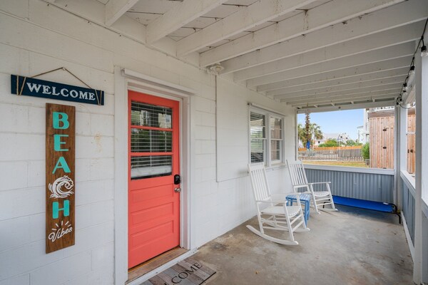 Low Tide At Coral Reef  2 Bdrm  1.5 Bath Sleeps 5 With Linens Included! - Carolina Beach, NC