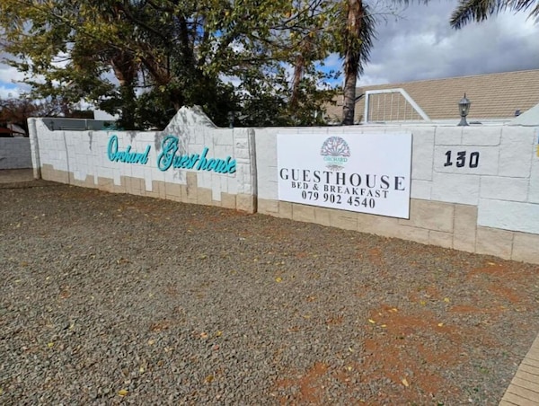 Orchard Guesthouse Twin Room - Bloemfontein