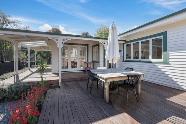 Greytown Park Villa - Wairarapa Holiday Home - Carterton