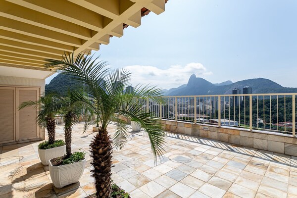 Sunset Urca - 2 Guests, Comfort + 1 Ticket - Rio de Janeiro Santos Dumont Airport (SDU)