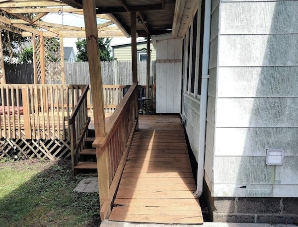 Village Gem - Convenient, Spacious, 2 Bedroom - Can Be Ada Accessible - Gananoque