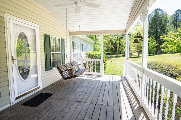 Tranquil Trails  Hot Tub  Porch  Fenced Yard - Green Pond, AL