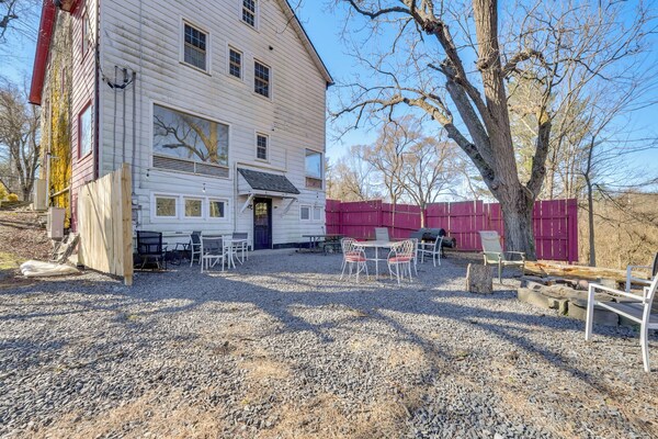 Pet Friendly: Historic East Stroudsburg Manor - Silver Lake, Blairstown