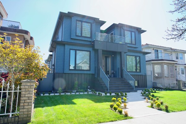 Newly Built 2br, 15 Min To Airport, 20 Min To Dt - Vancouver