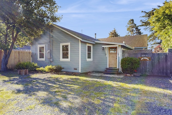 Dog Friendly Cottage Near The Coast & Town W/large Pvt. Yard, Hot Tub & Grill - Fort Bragg, CA