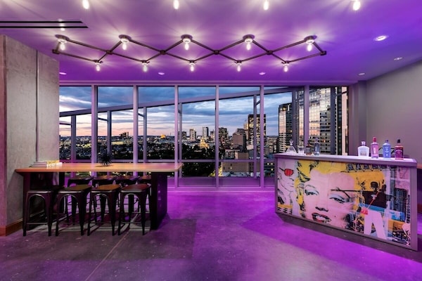 Moxy Boston Downtown, 3 Queen Rooms, Pet-friendly & Near All The Action! - Boston, MA