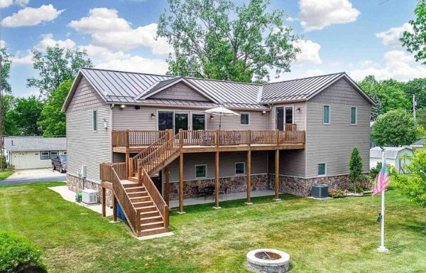 Luxurious Waterfront Family Retreat On Crooked Lake, Angola, In - Loon Lake, Angola