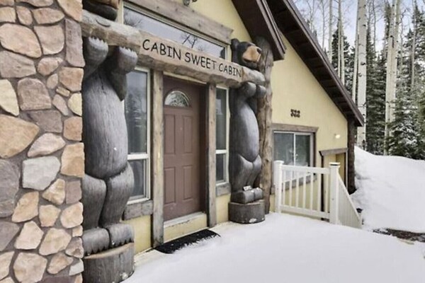 Massive Family Cabin | Ski In Ski Out + Games - Utah