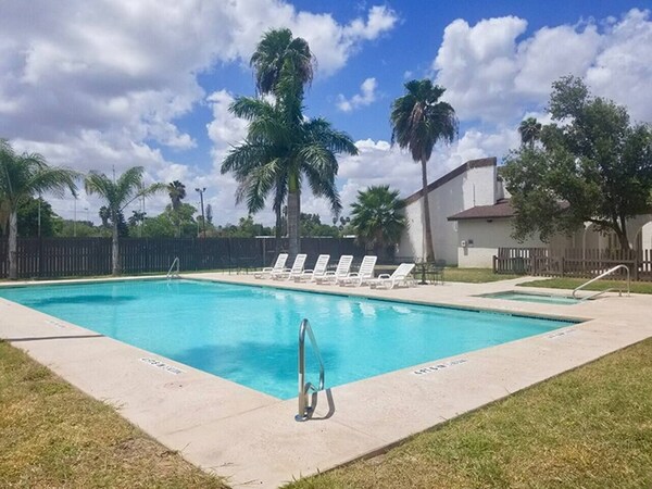Villa San Basilio 1 - Pool, Hot Tub, Gym & Golf - Brownsville, TX