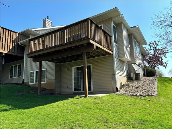 2-bedroom Townhome In Prime Location In Iowa City With Ac, Wifi - Iowa City, IA