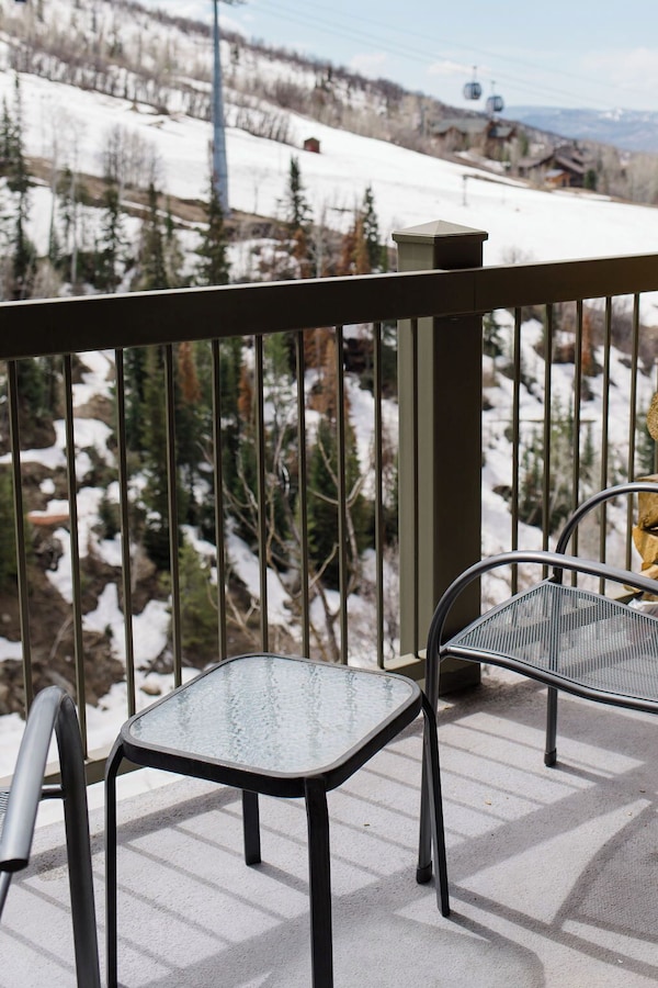 Top-floor Mountain Retreat- Ski-in/ski-out With Hot Tub, Pool & Panoramic Views - Steamboat Springs, CO