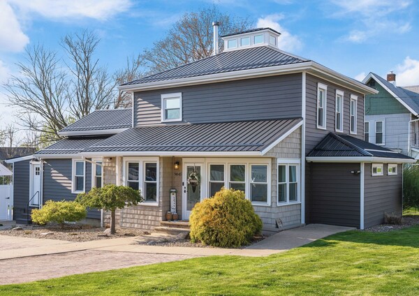 Historic Charm, Modern Elegance, Near The Pro Football Hall Of Fame - Canton, OH