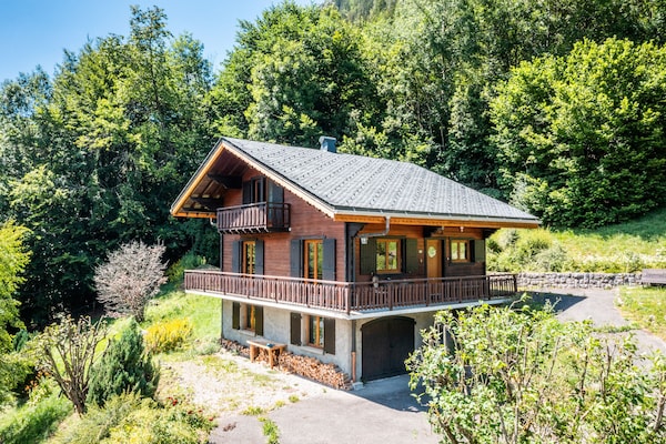 Chalet 'Chez Juju' With Mountain View, Private Terrace And Wi-fi - Châtel