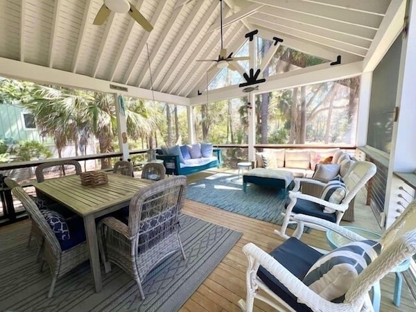Large Southern Beachhome With Ping-pong Table, Screened Porch - Seabrook Island, SC