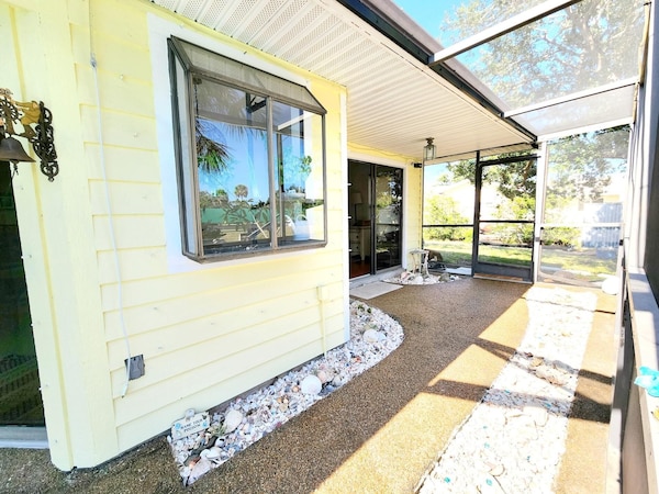 Boaters Paradise Pool, Dock & Beach Nearby - Englewood, FL