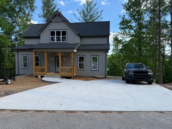 New Four Bedroom House With Private Dock On Lake James. - Lake James, NC