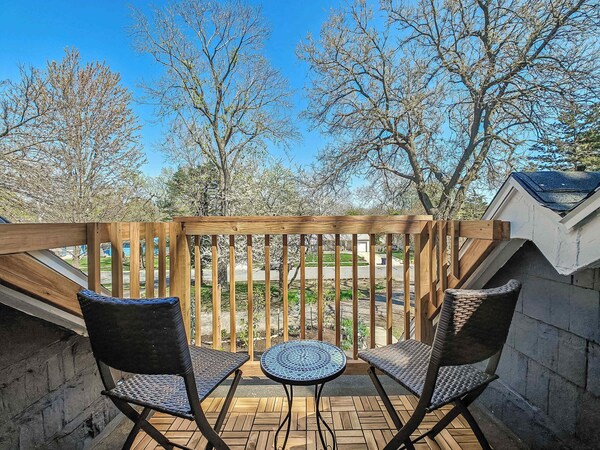 Renovated Farmhouse New Listing - Shawnee, KS
