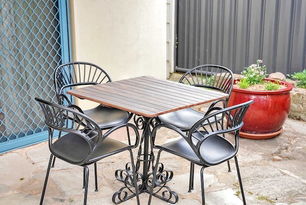 Coachman's Cottage - Cosy Charm, Pets Welcome - Orange
