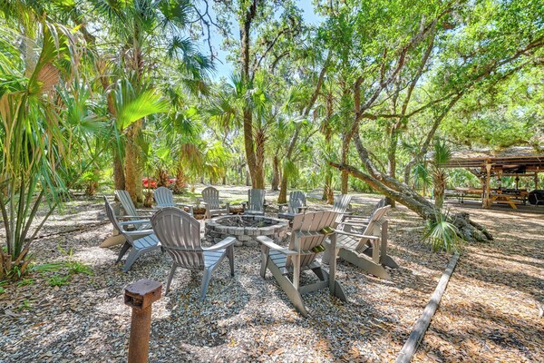 Barn Hangout + Grill Station: Sebring Family Cabin - Sebring, FL