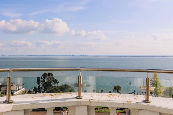 Tranquil Stay By The Sea Near Local Landmarks & Seafront Gardens - Southend-on-Sea