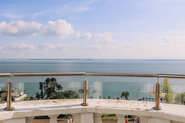 Relax & Unwind In A Beautiful Seaside Setting Near Southend Attractions - Southend-on-Sea