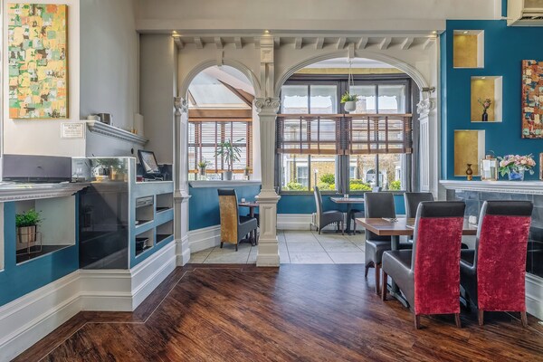 Scenic Seaside Stay In Southends Iconic 1891 Hotel L Breakfast Included - Westcliff-on-Sea
