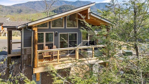 Hot Tub Treehouse Cabin #8 | 24 Min To Gatlinburg - Cosby, TN