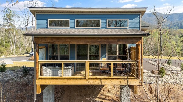 Hot Tub Treehouse Cabin #9 | 24 Min To Gatlinburg - Cosby, TN