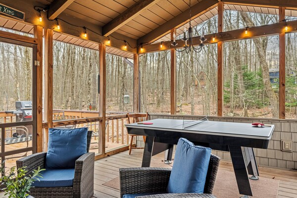 Atlas Point Lodge | Sauna, Fireplaces, Kayaks, Lakes + Pet-friendly Yard - Arrowhead Lake, PA