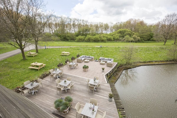 Perfect Getaway With On-site Dining, Scenic Views, And Beautiful Outdoor Trails - Haarlem