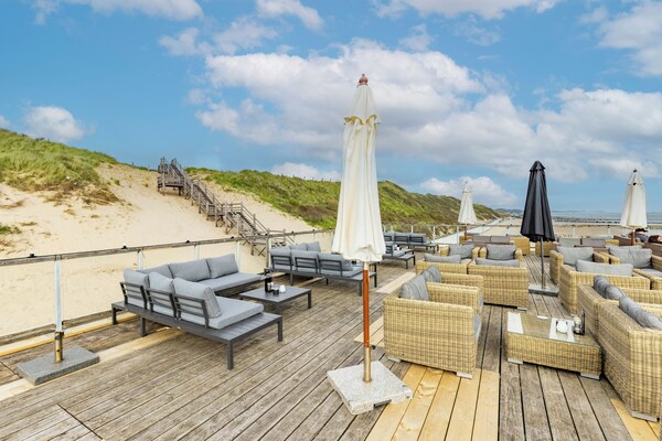 Comfort And Convenience: Outdoor Pool, Free Parking, & Outdoor Activities - Domburg