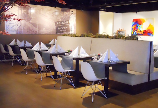Inviting Hotel Stay W/ Pitch Access In South Limburg - Stay At The Stadium - Aix-la-Chapelle
