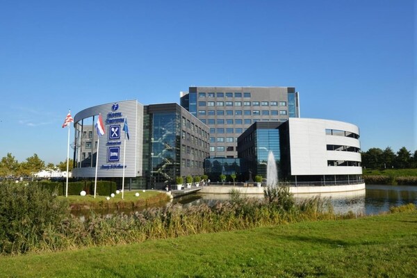 Contemporary Hotel With Easy Access To Breda And Rotterdam! Indoor Pool! - Breda