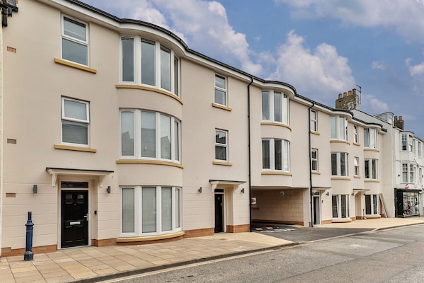 Seaside Apartment Near Glen Gardens, No Deposit - Filey