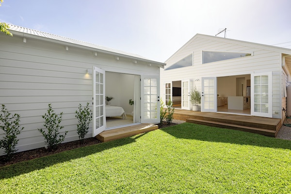 Neste On 5th - Luxury In The Heart Of Rosebud. - Red Hill