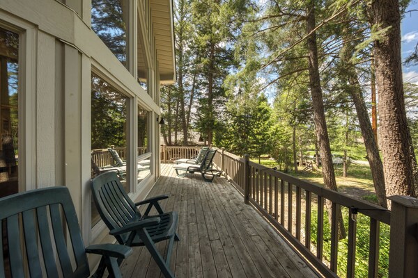 Sable Pine Cabin | Sleeps 8 | Nature Trails | Wood Stove - Fairmont Hot Springs, BC