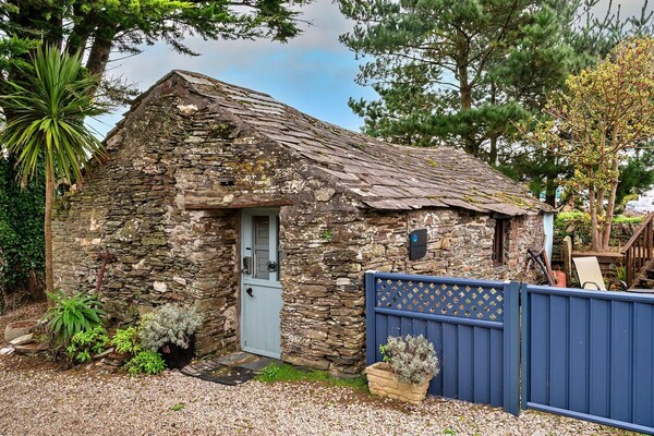 Cottage In Bossiney Near Tintagel Castle - Tintagel