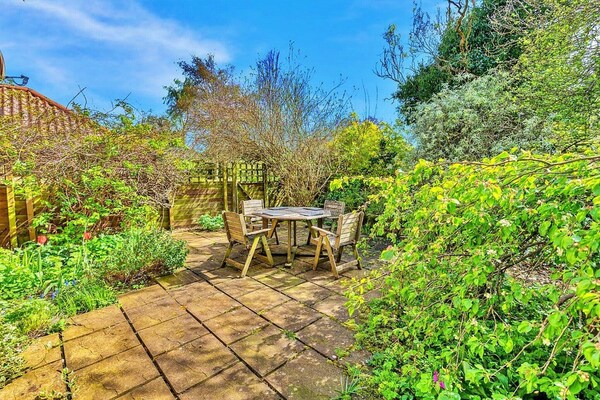 Historical Cottage Near Preston Mill, No Deposit - Haddington