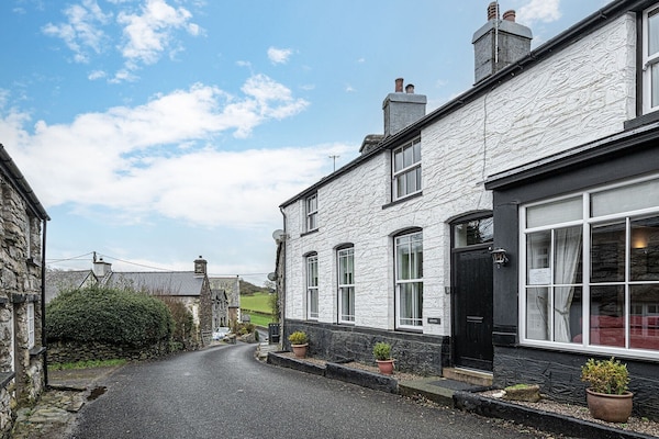 Cottage Near Town Betws Y Coed, No Deposit - Betws-y-Coed