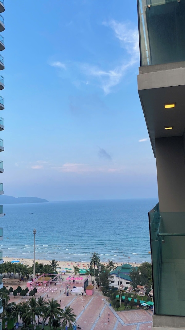 Aparthotel - 2 Bedrooms, Balcony, Beachfront, Central, Rooftop Pool, Gym, Spa - Đà Nẵng