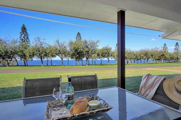 Just Come, Relax And Forget About The World In This Oceanfront Oasis - Elliott Heads