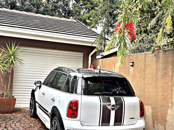 Duke Mews Loft: Cozy 1-bedroom Apartment In Sandton: 15 Mins To Sandton City. - Sandton