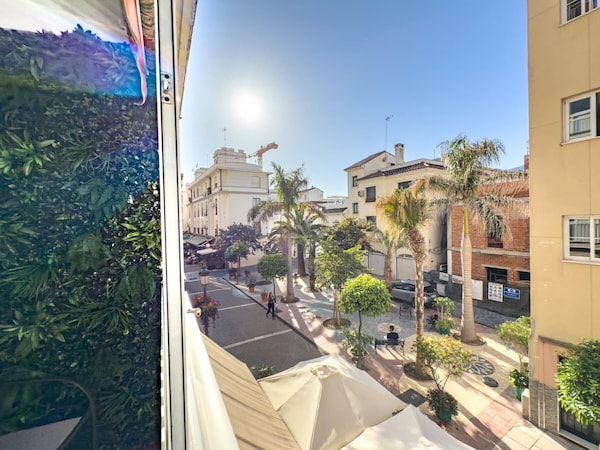 Central Apartment With Balcony In Estepona - 埃斯特波納