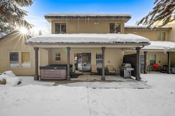 Grandma's Hideaway - Walk To Downtown, Private Hot Tub, Pet Friendly With Patio - McCall, ID
