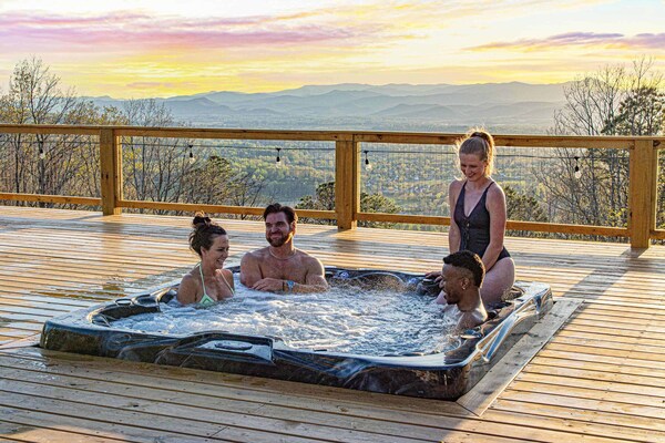 14k Sq Ft Mountaintop Estate - Private Golf Course - Mountain Home, NC