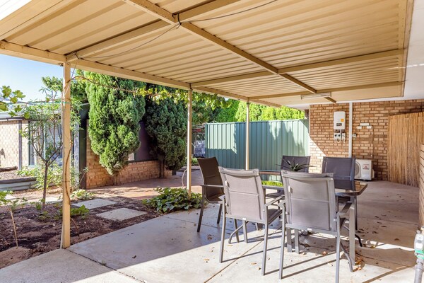 Cosy Corner Retreat By Swanbnb Management - Close To Fremantle - Coogee