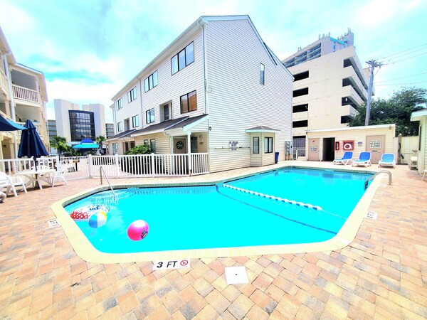Newly Renovated, 2 Bedroom. Oceanview. Sleeps 9. Free Tickets - Myrtle Beach, SC