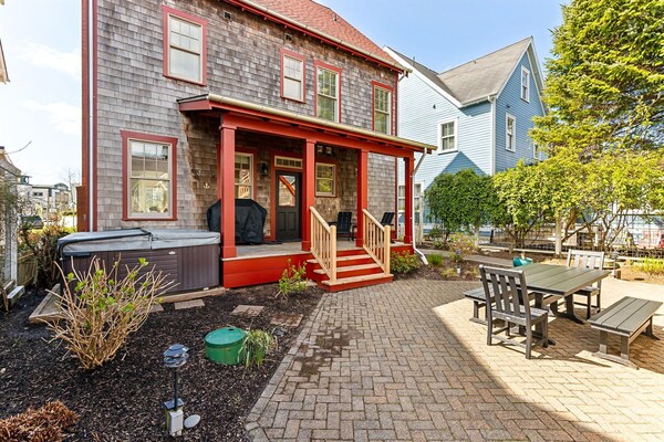 Seabrook's Someplace Else: Hot Tub, Pet Free, Steps From Town Center! - Pacific Beach, WA