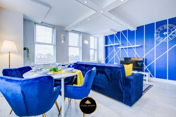 Blue Moon, 1 Bed High Street - Epsom