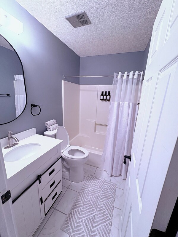 Cozy 2-bedroom Condo In Lovely North Charleston With Wifi, Ac, Fireplace. - Goose Creek, SC